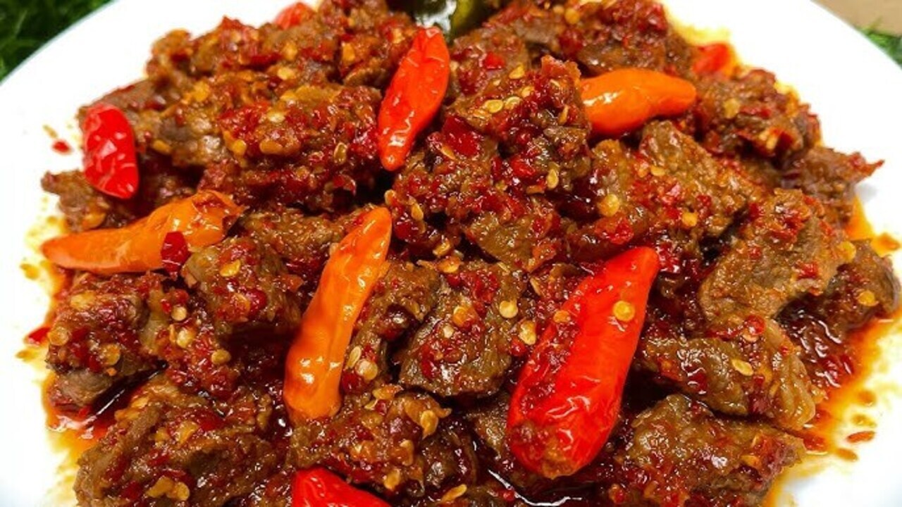 Oseng Mercon, Kuliner Pedas Legendaris yang Kian Digemari Pecinta Cabai